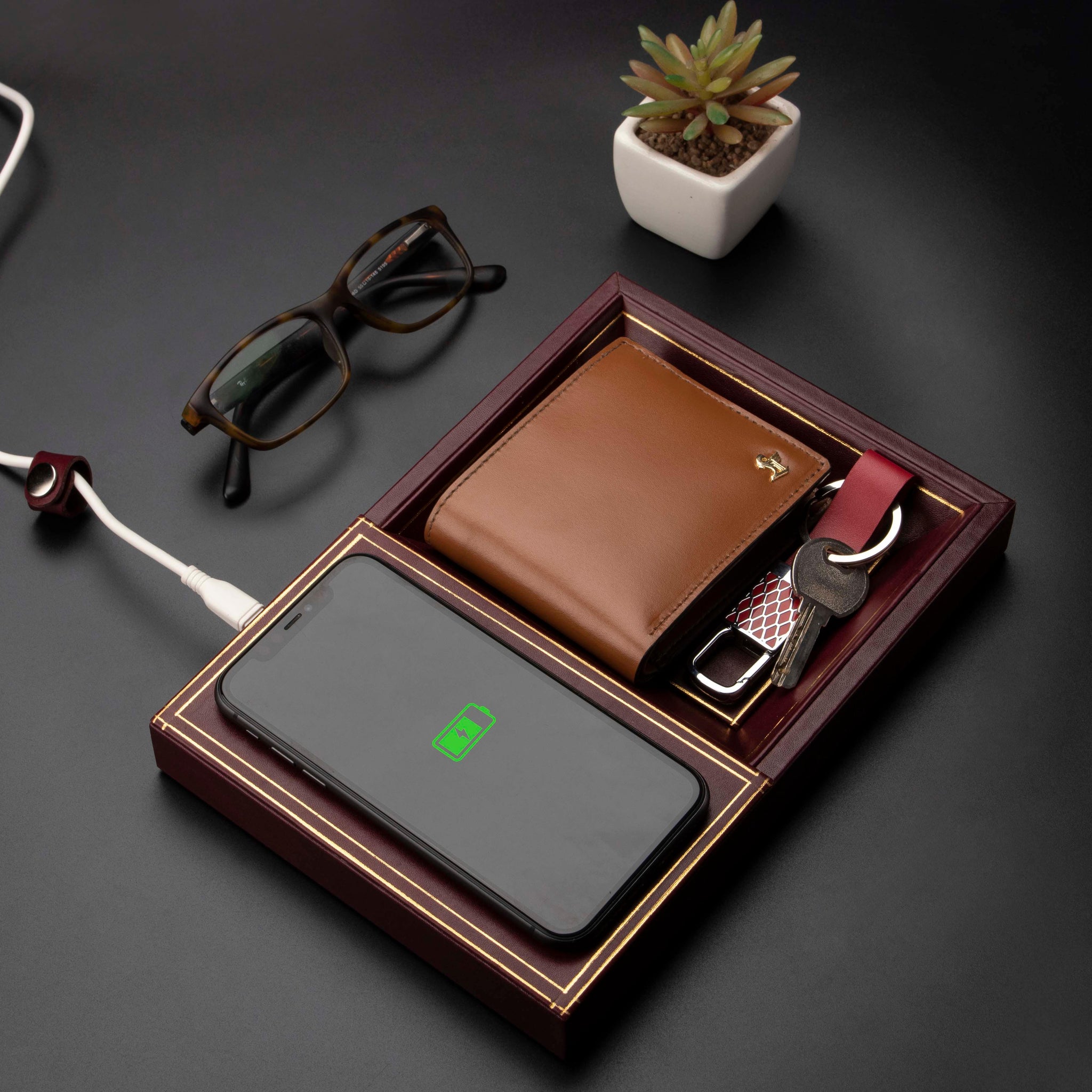 LT Smart Valet Tray With Wireless Charging | Color: Cherry